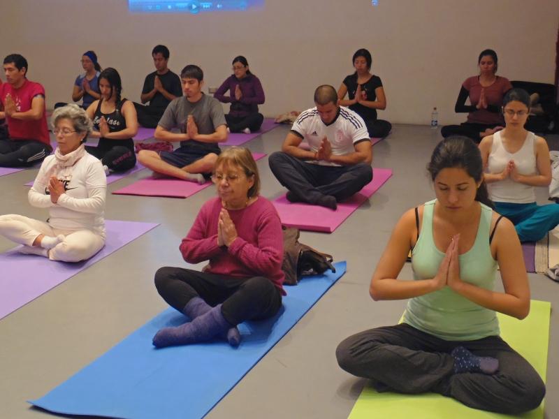 Clase masiva Kundalini yoga | Biblioteca Regional de Antofagasta Clase masiva Kundalini yoga | Biblioteca Regional de Antofagasta